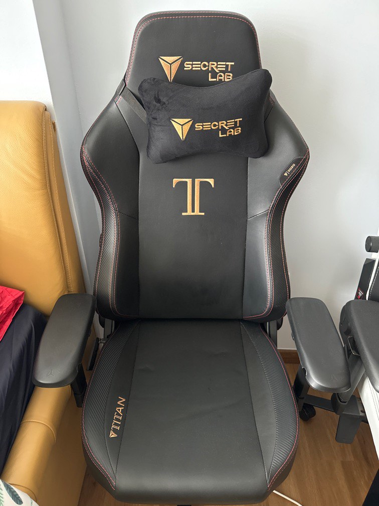 Secret lab Titan 2020 (changed all parts under warranty), Furniture ...