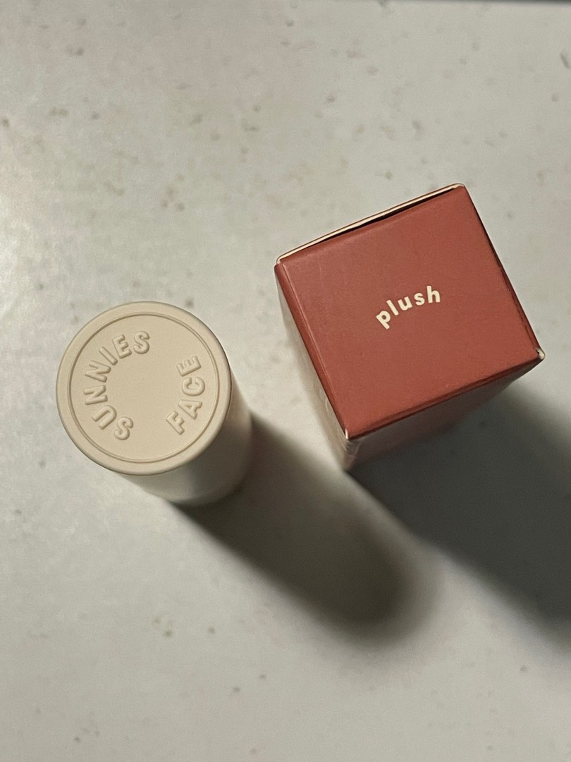 Sunnies Face Fluffmate in Plush, Beauty & Personal Care, Face, Makeup on Carousell