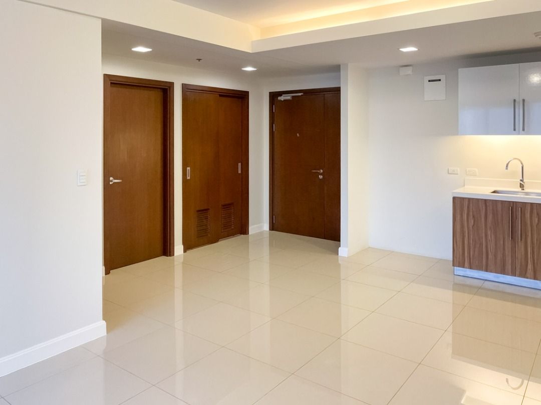 Elegant High-Rise Condo with Open-Plan Living in The Alcoves, Property ...