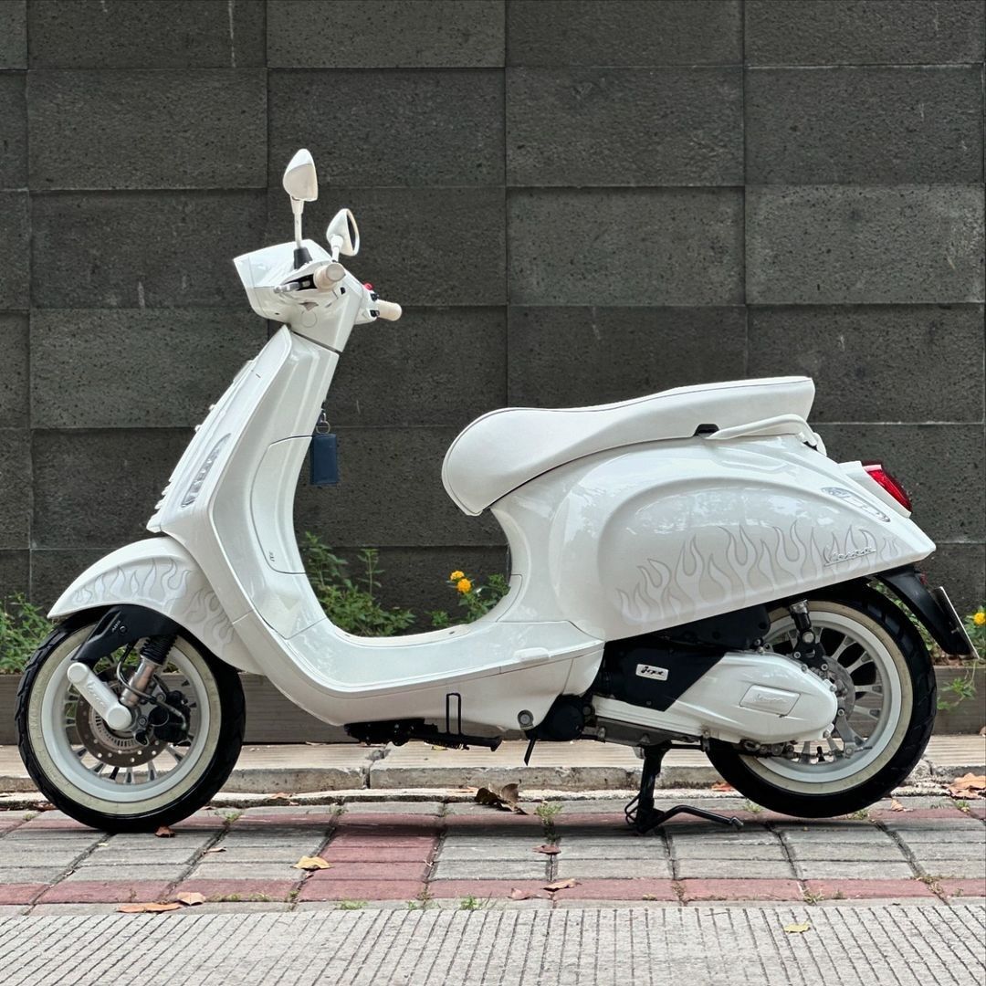 Piaggio Vespa Sprint X JUSTIN BEIBER 150cc tahun 2022 warna Full WHITE ...