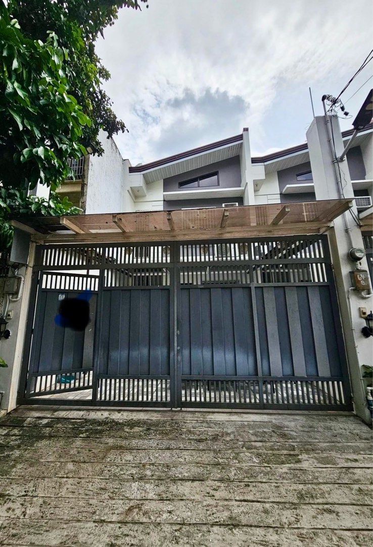 Townhouse/Apartment North Fairview Park Q.C. Very good location ...