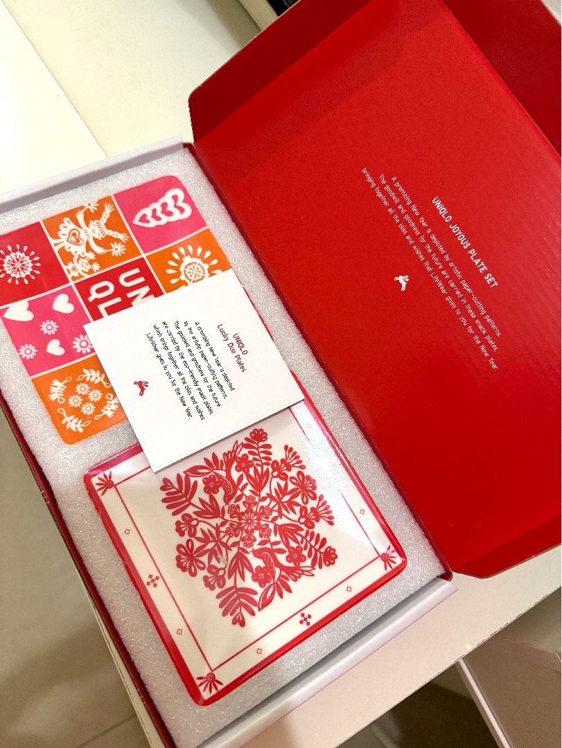 Uniqlo Limited Edition New Year Plate Collection, Hobbies & Toys ...