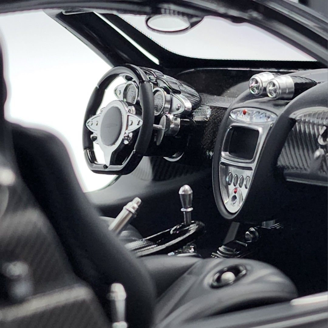 AUTOart Signature 1/18 Pagani Huayra (Silver) Diecast, Hobbies & Toys ...