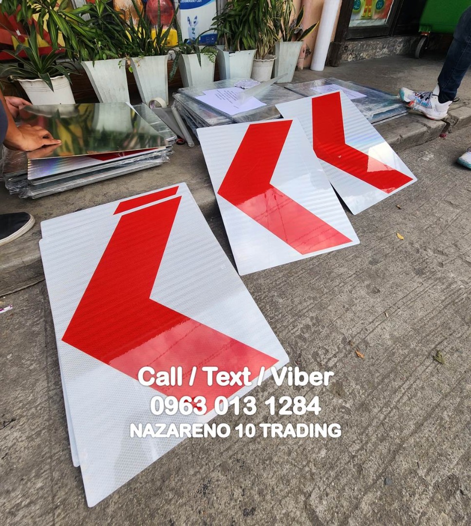 Chevron Road Sign Safety road sign, Looking For on Carousell