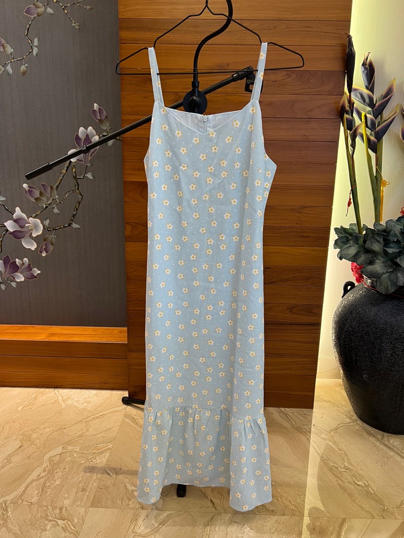 MGP Sofyn Floral Midi Dress, Women's Fashion, Dresses & Sets, Dresses ...