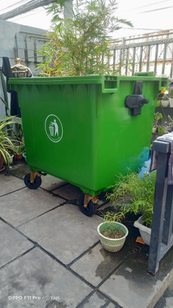 MOBILE TRASH BIN 1100 LITERS, Furniture & Home Living, Cleaning ...