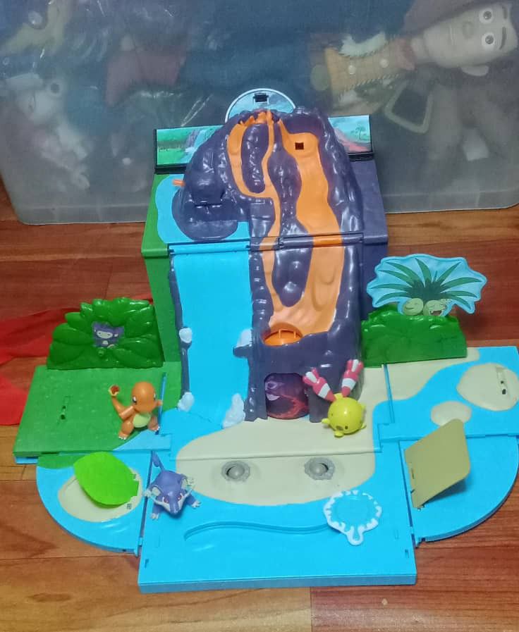 Pokemon Carry Case Volcano Playset, Hobbies & Toys, Toys & Games on ...