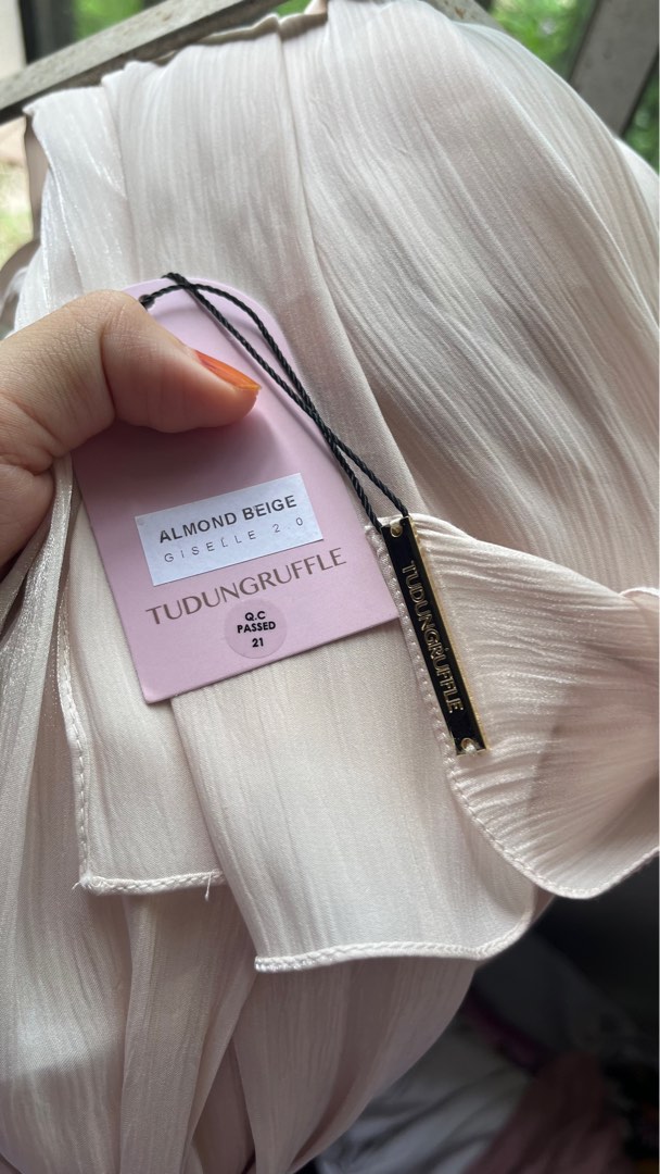 Tudung Ruffle Shimmer Shawl, Women's Fashion, Muslimah Fashion, Hijabs ...