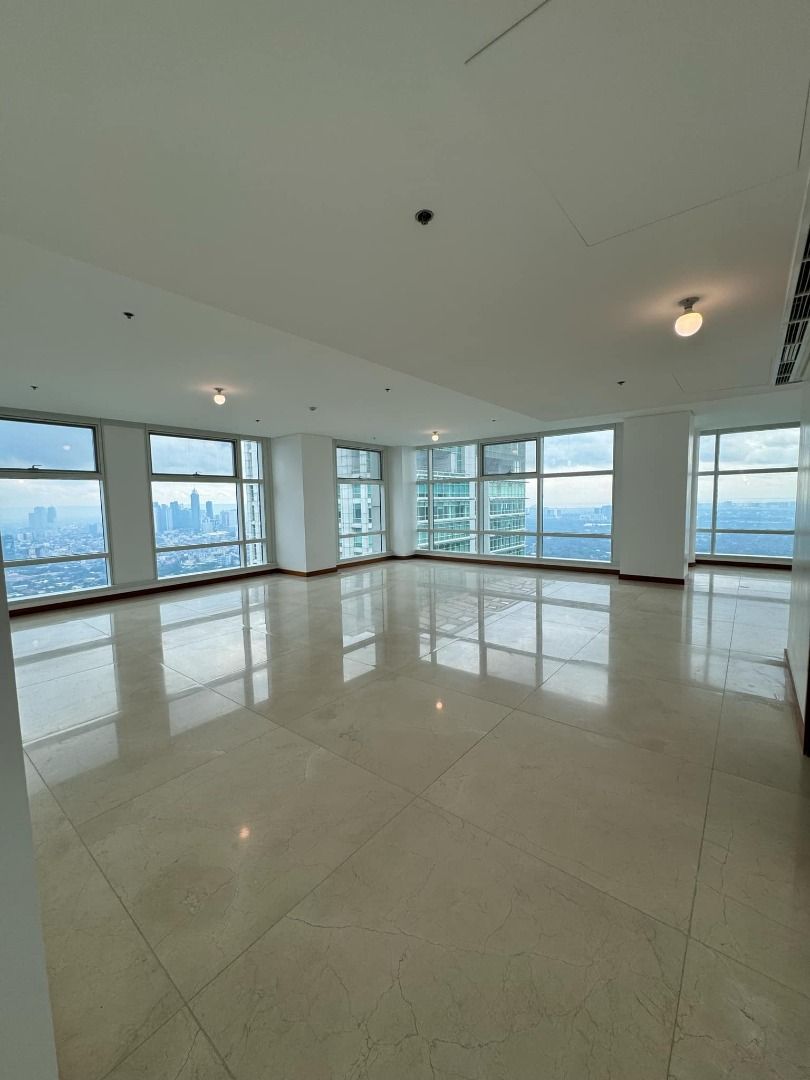 TWO ROXAS TRIANGLE - 4BR Lower Penthouse Unit with 4 Parking Slots for ...