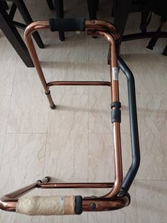 Foldable Walking Frame Height Adjustable Foldable 4 leg walking aid ...