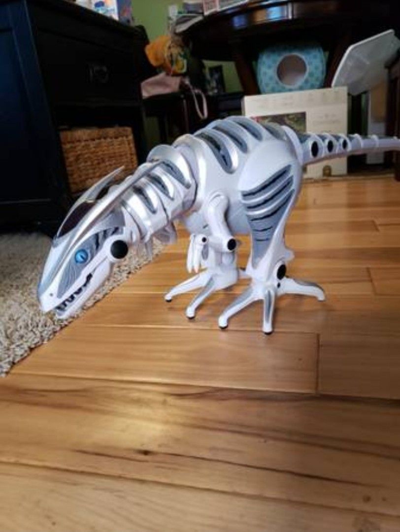 Wowwee roboraptor for display, Hobbies & Toys, Toys & Games on Carousell