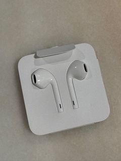 Apple EarPods Lightning Head, Audio, Earphones on Carousell