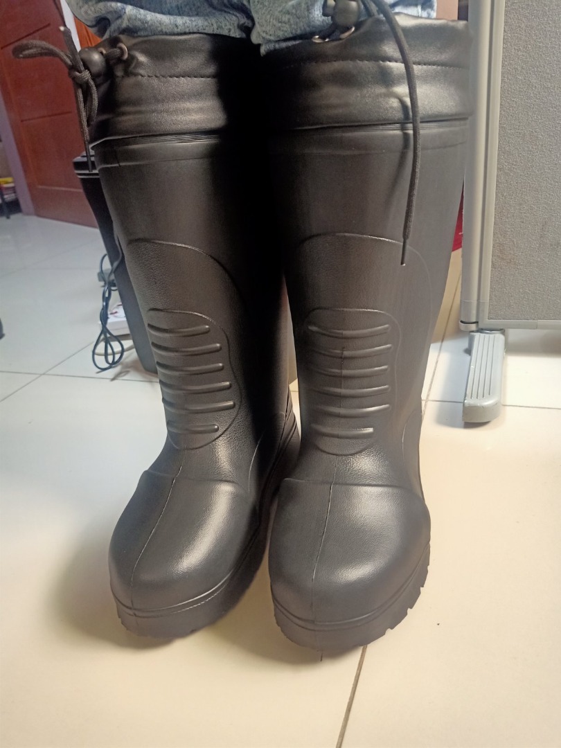 FREEZER BOOTS, Men's Fashion, Footwear, Boots on Carousell