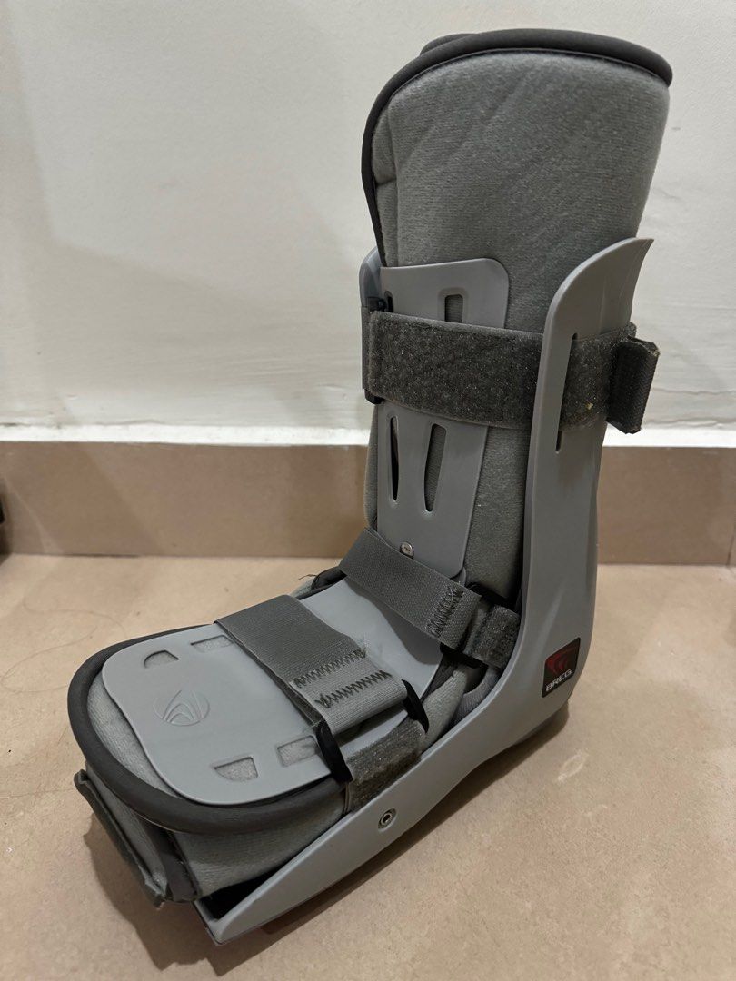 Breg Genesis Mid-Calf Full Shell Walker Size S - 2 unit available ...