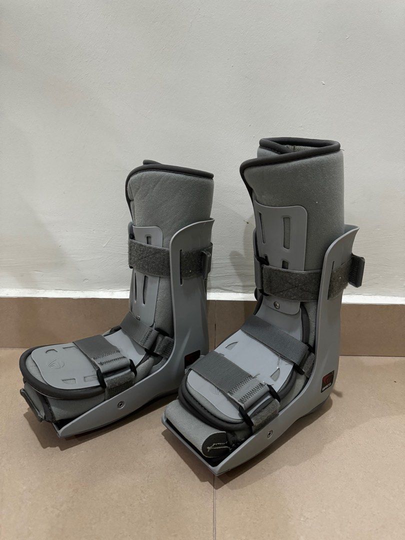 Breg Genesis Mid-Calf Full Shell Walker Size S - 2 unit available ...