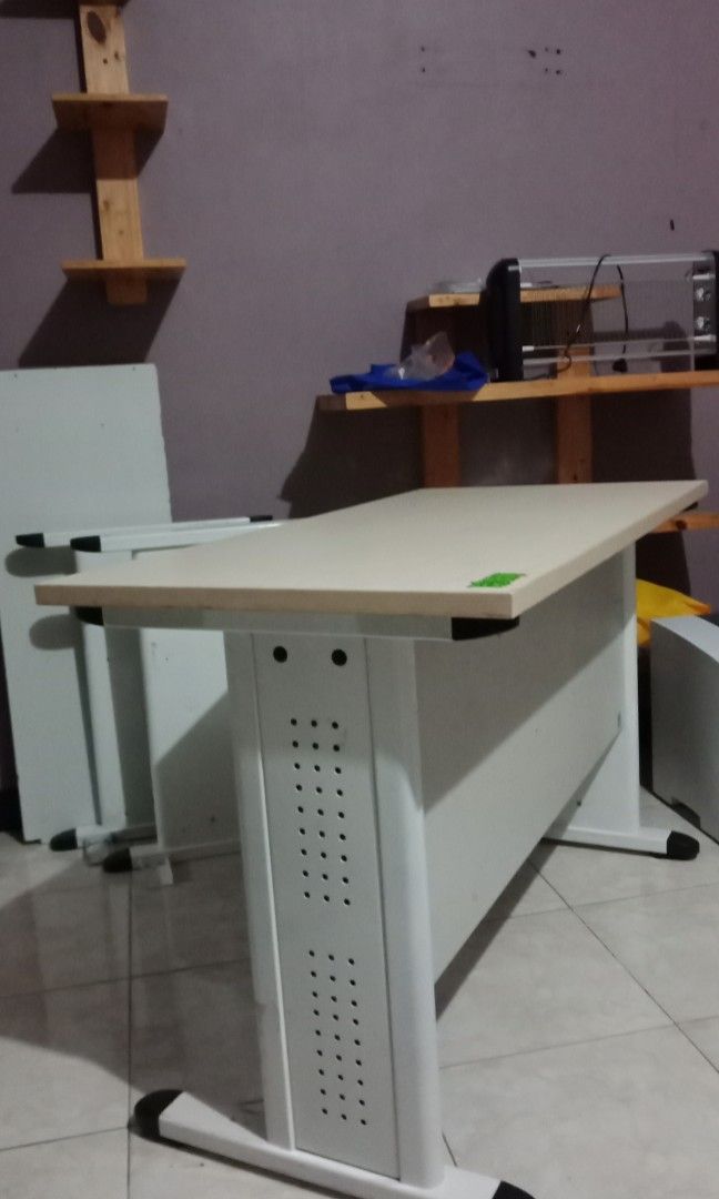 Meja kerja kaki besi, Perabotan Rumah di Carousell