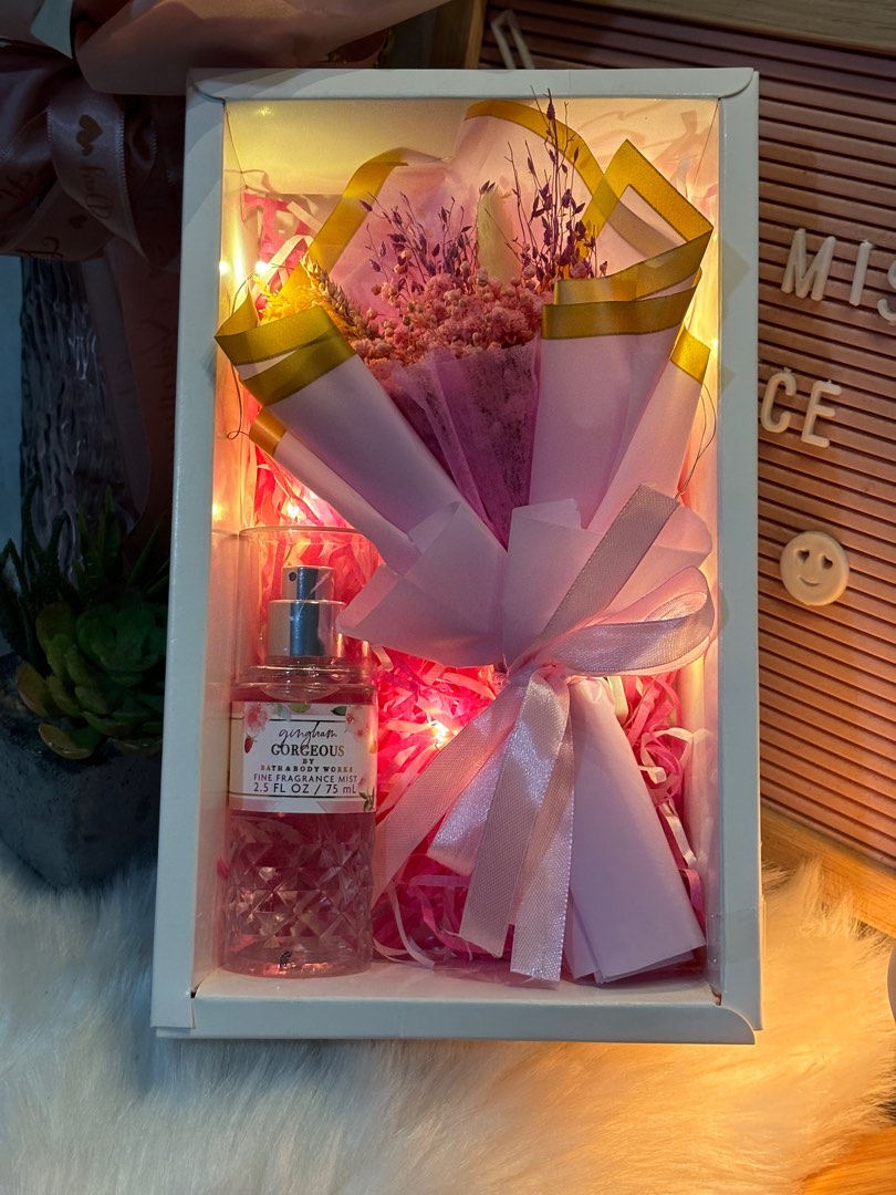Mini Flower Bouquet + BBW Travel Size Gift Box, Hobbies & Toys ...