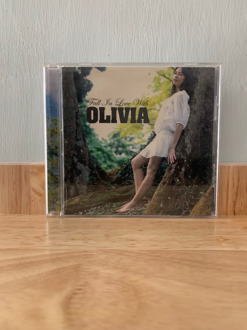 Olivia Ong 王儷婷 - Fall in love with Olivia CD, 興趣及遊戲, 音樂、樂器 & 配件, 音樂與媒體 ...