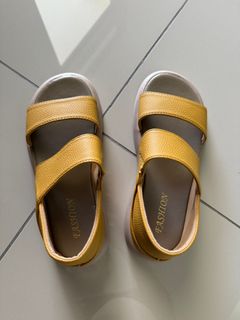 Sandle, Women's Fashion, Footwear, Flats on Carousell