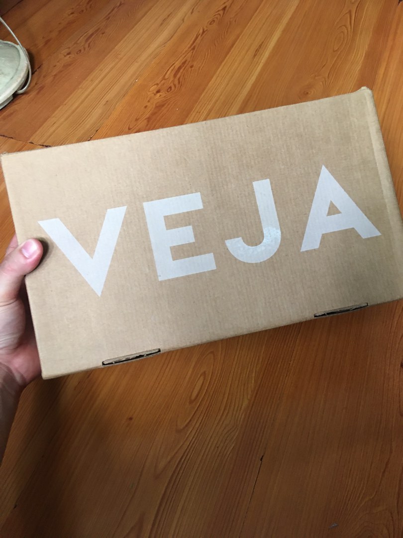 Veja esplar box, Men's Fashion, Footwear, Shoe inserts & accessories on ...