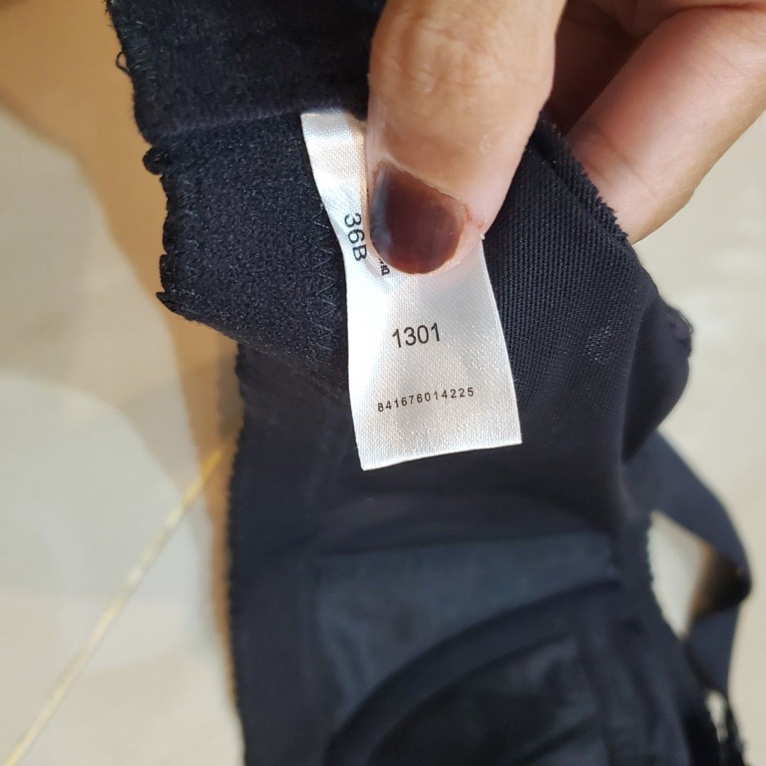 36b black bra, Women's Fashion, New Undergarments & Loungewear on Carousell