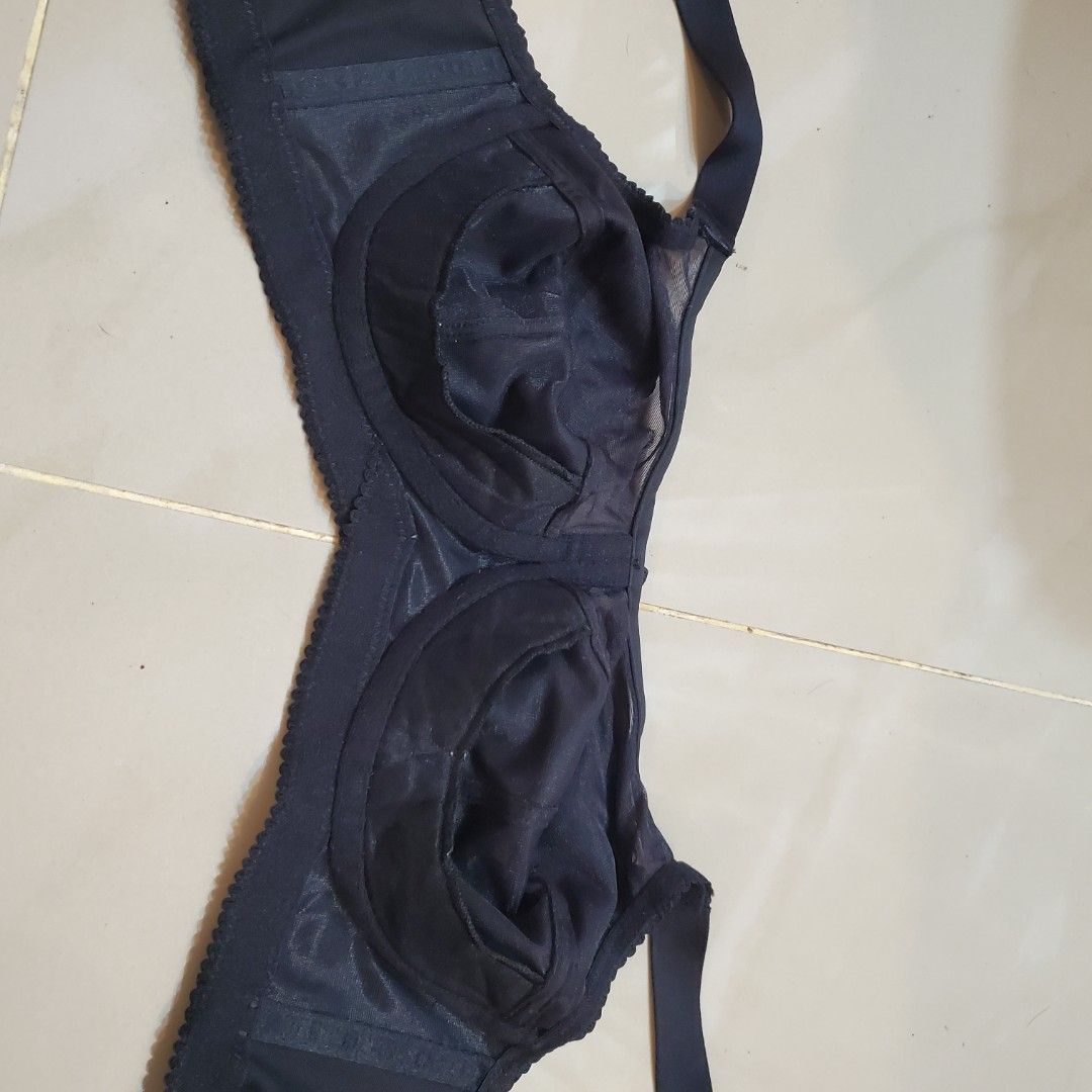36b black bra, Women's Fashion, New Undergarments & Loungewear on Carousell