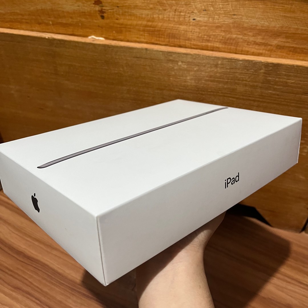 [BOX ONLY] iPad Wi-Fi 32GB 8th Generation Space Gray, Mobile Phones ...