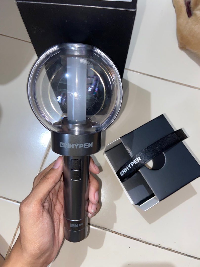 Enhypen Lightstick Light Stick Engenebong v.1, Hobbies & Toys ...