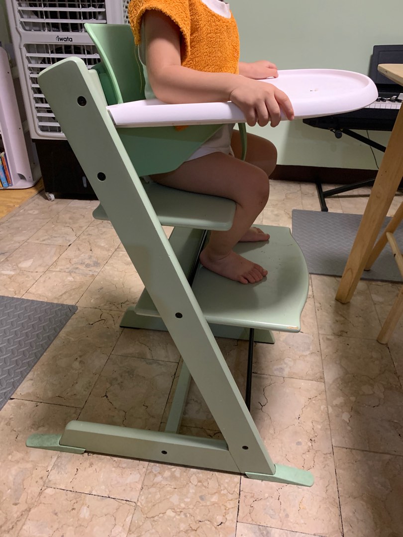 Growing chair exactly like stokke tripp trapp and has same dimensions ...