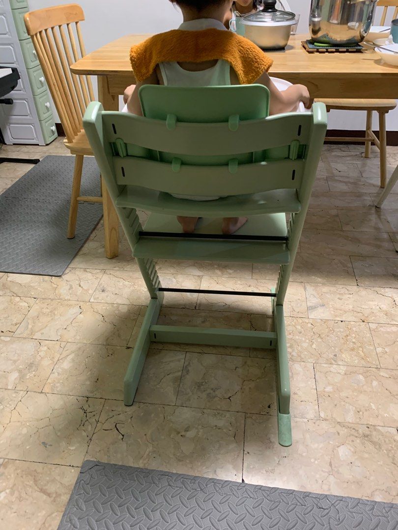 Growing chair exactly like stokke tripp trapp and has same dimensions ...