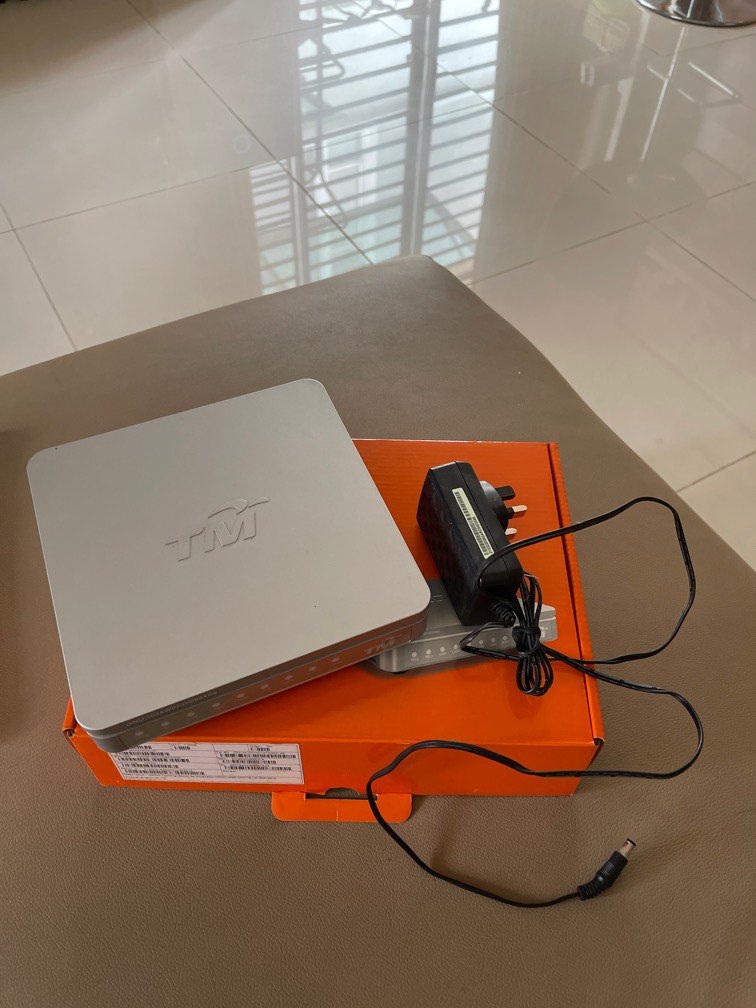 HG8240 w modem, Computers & Tech, Parts & Accessories, Networking on ...