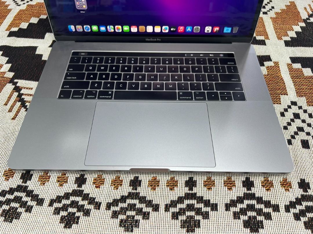 MacBook Pro 2017 Laptop Core i7 16GB 512 SSD TouchBar 15inch Os ...