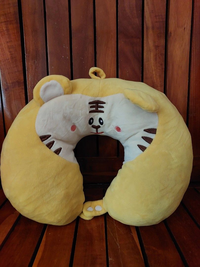 Miniso Pompompurin & Lion Travel Pillow, Hobbies & Toys, Toys & Games ...
