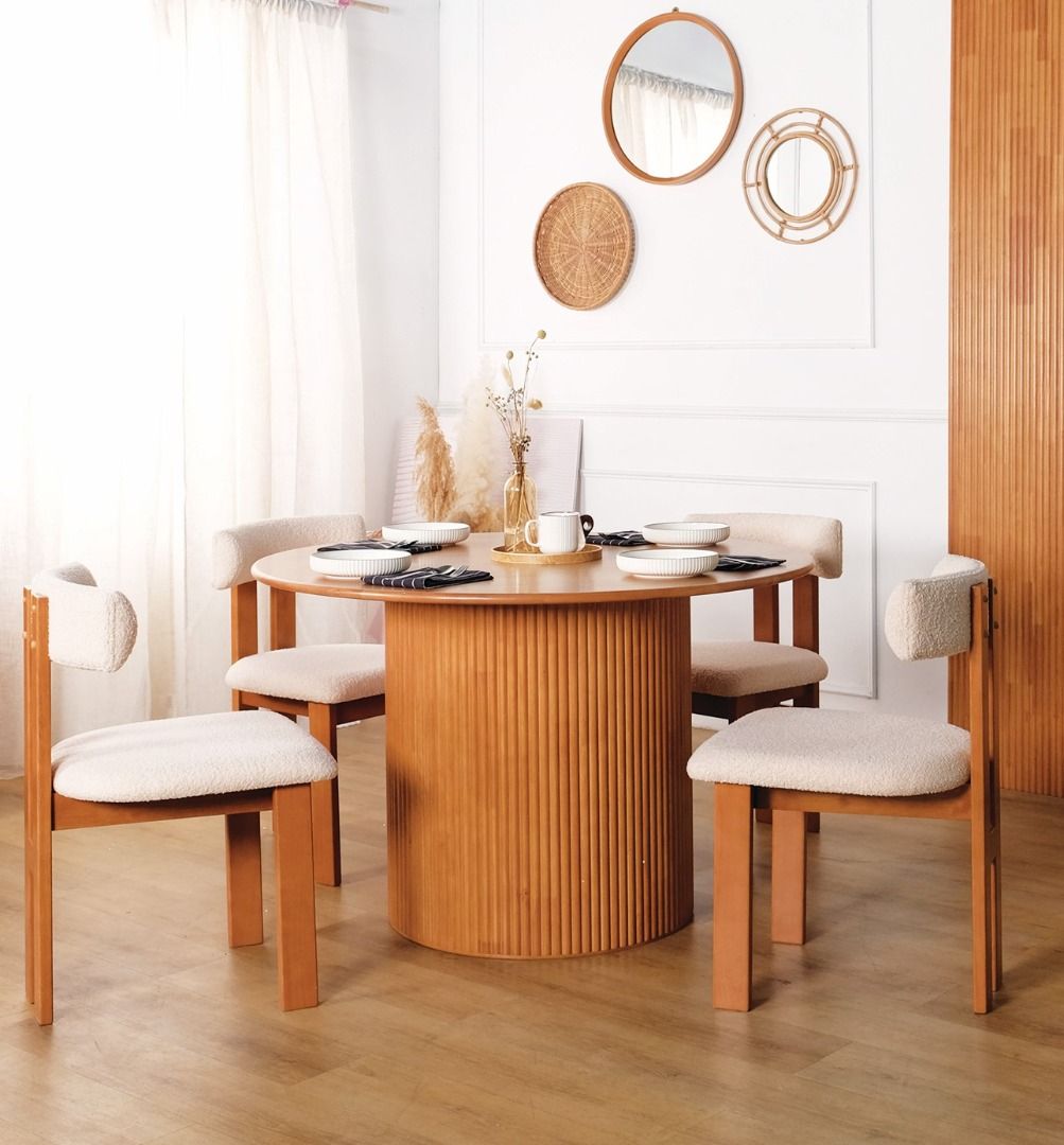Rubberwood round dining table