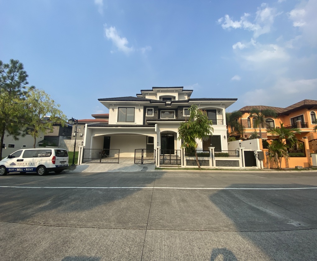 PORTOFINO SOUTH Brand New House for Sale with Swimming Pool, Property ...