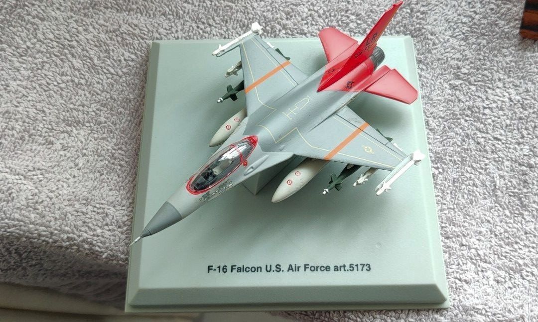 USAF F-16 model, Hobbies & Toys, Memorabilia & Collectibles, Fan ...