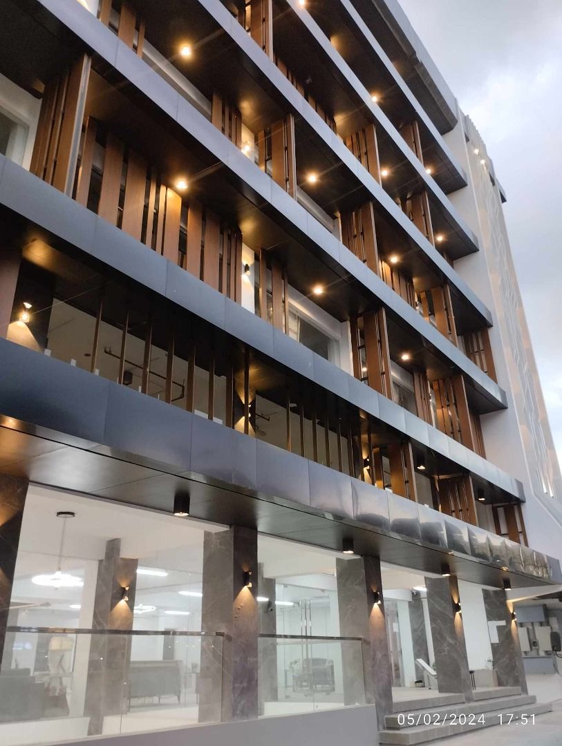 8 Storey Commercial Building For SALE along Tomas Morato Avenue Quezon ...