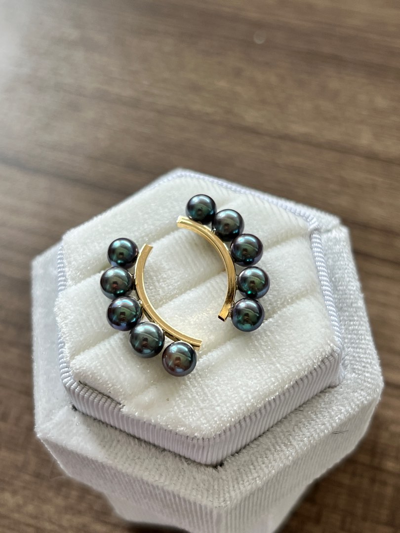 Black Pearl Crawler Earrings 18K Gold, Women's Fashion, Jewelry & Organizers, Earrings on Carousell