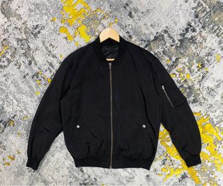 GU Bomber Jacket, Men's Fashion, Activewear on Carousell