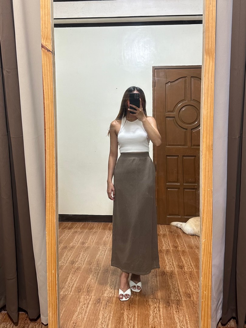 GU brown long maxi skirt, Women's Fashion, Bottoms, Skirts on Carousell