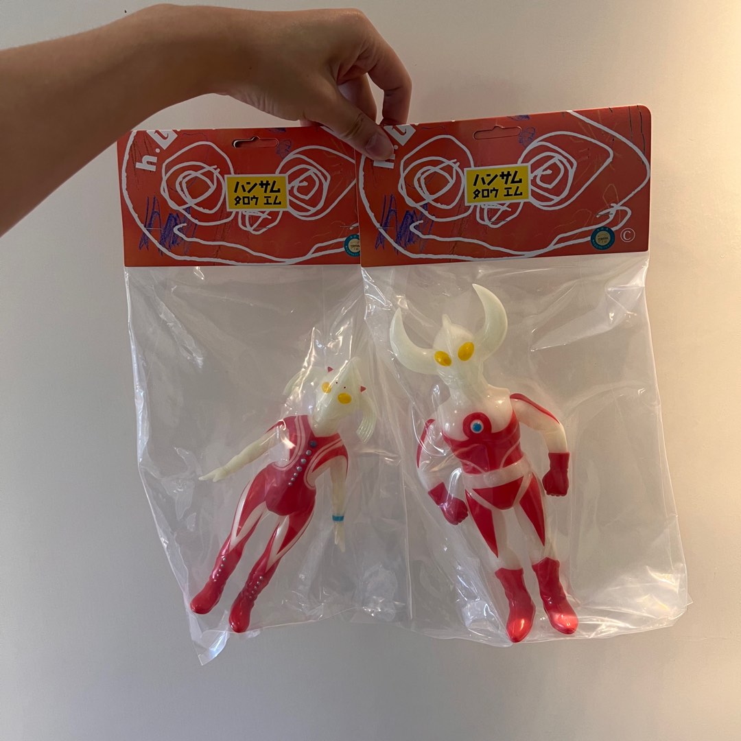 Handsometarom 超人之父 超人之母 夜光版 sofvi sofubi 搪膠, 興趣及遊戲, 玩具 & 遊戲類 - Carousell
