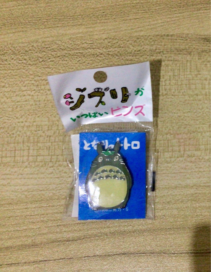 OFFICIAL STUDIO GHIBLI Totoro Brooch Pins, Hobbies & Toys, Memorabilia ...