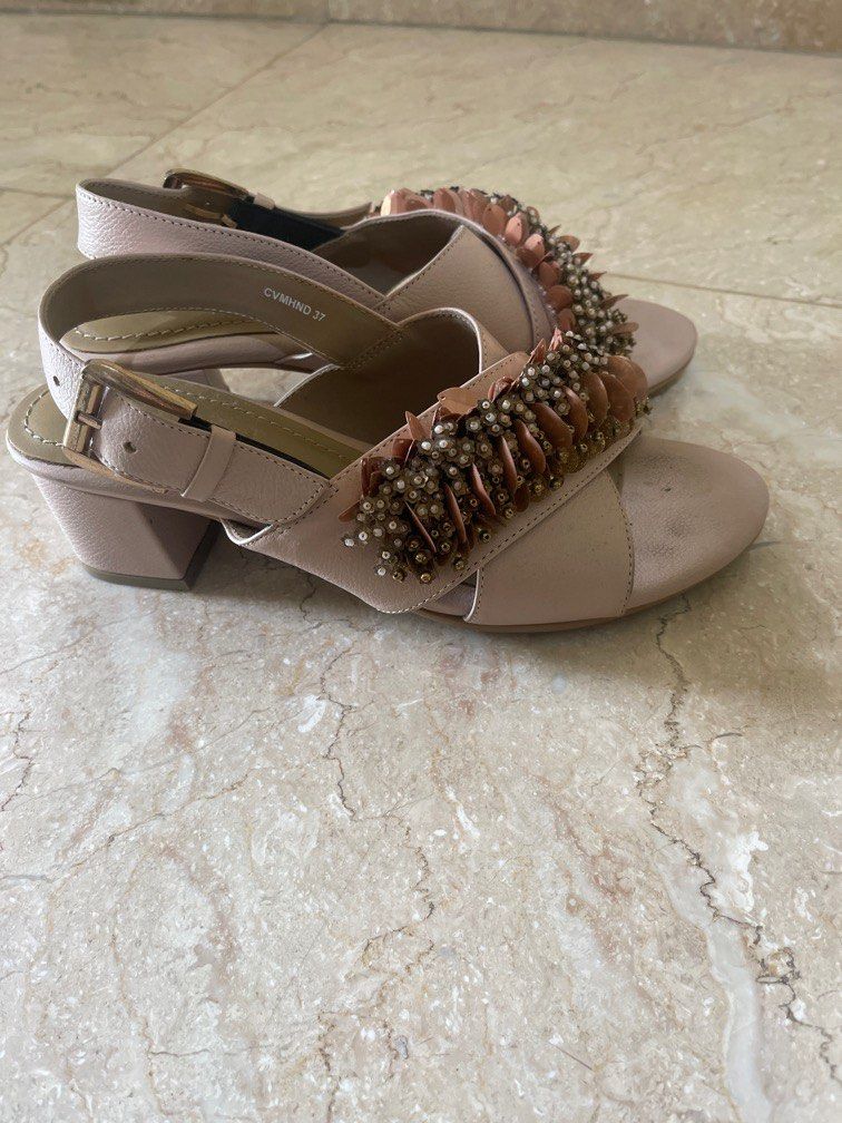 sepatu pura, Fesyen Wanita, Sepatu di Carousell