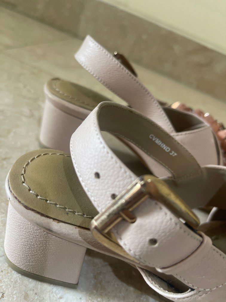 sepatu pura, Fesyen Wanita, Sepatu di Carousell