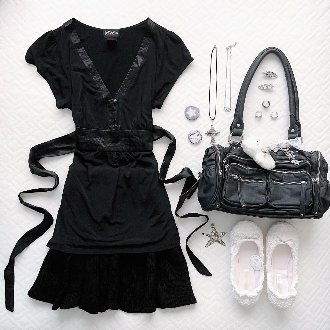 (set) hot tempered gothic wrap top + GU knit mini skirt, Women's ...