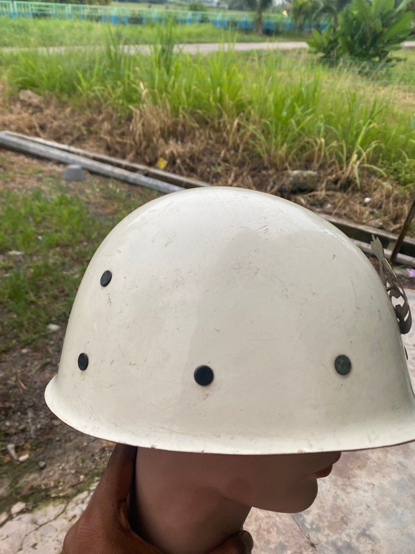 Vintage pdrm polis helmet 80/90an, Hobbies & Toys, Collectibles ...