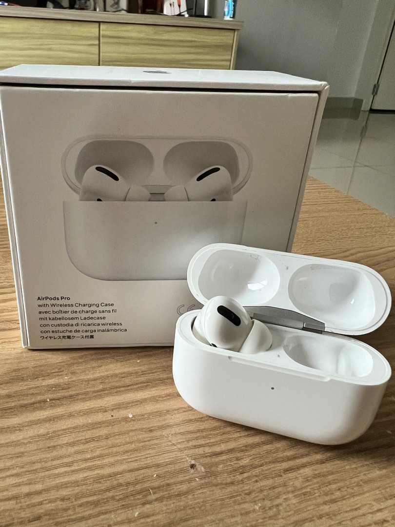 AirPods Pro first Gen with case and left side only, Audio, Earphones on ...