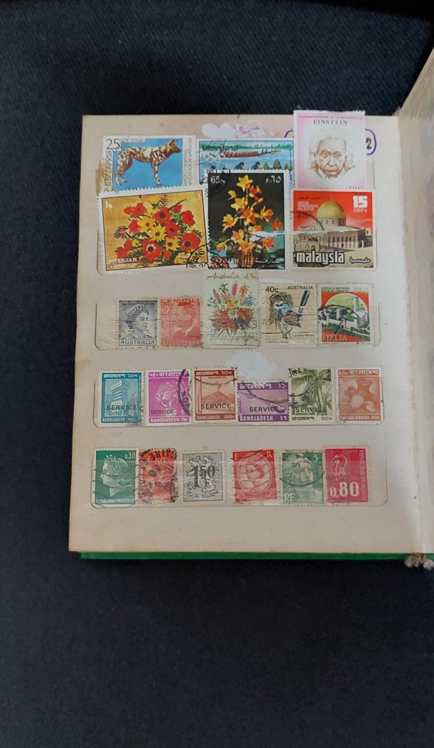 album perangko beserta isi campur 275 lembar, Antik, Filateli di Carousell