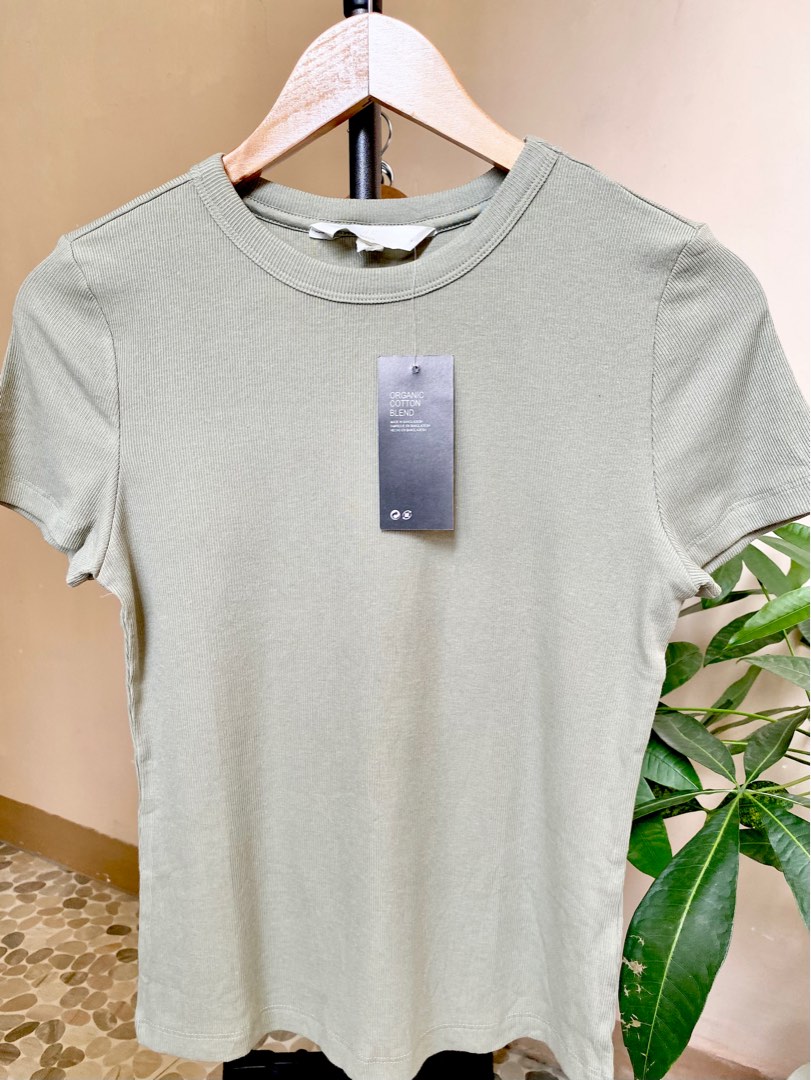 BASIC TOP 11, Women's Fashion, Tops, Shirts on Carousell