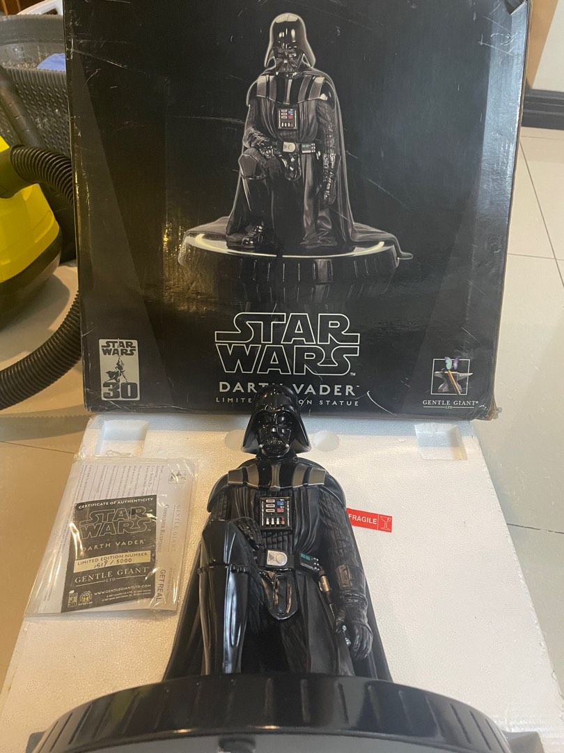 Darth Vader Kneeling Limited Edition Statue STAR WARS Gentle Giant 5000 ...